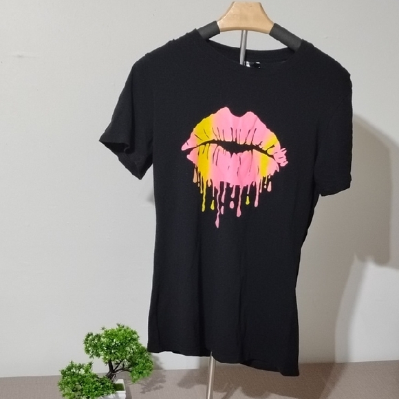 Upparel | Tops | Chic Black Tee With Dripping Lip Design | Poshmark